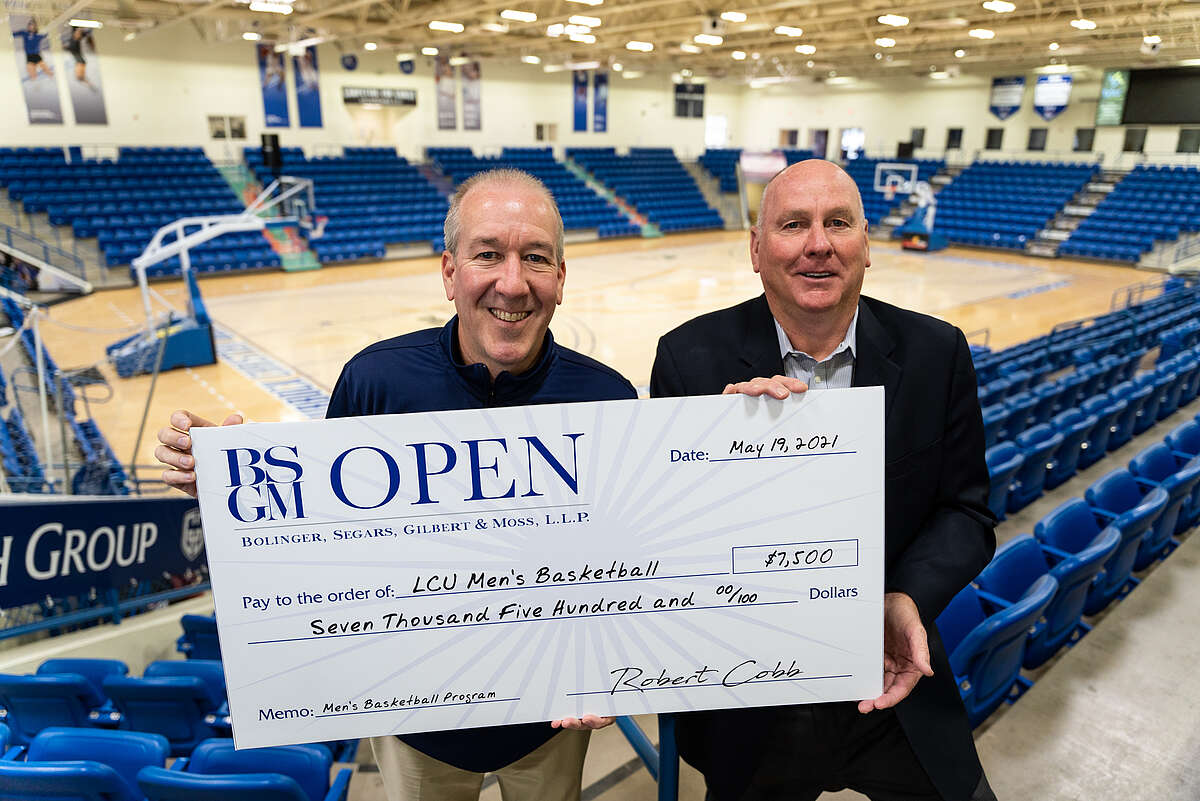 LCU: LCU Basketball Receives Donation from Former Player and Alumnus